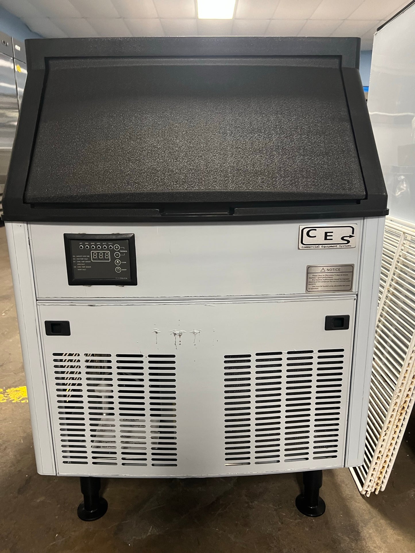 210LB/DAY ICE MACHINE – Equipment On Demand